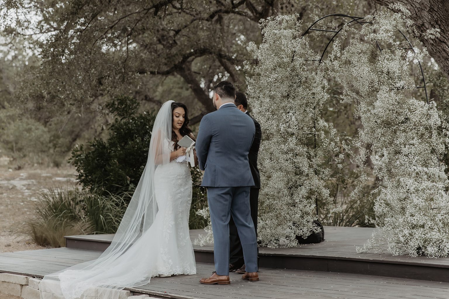 The Carters Say 'I Do' Under The Live Oaks in Spring Branch Outside of ...