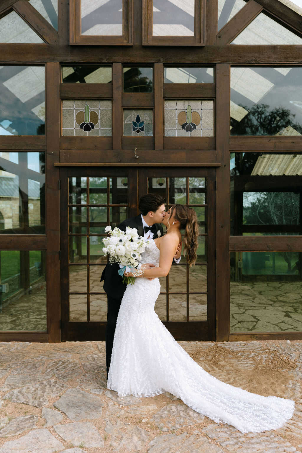 Black & White Ranch Wedding at Dos Palomas in Boerne | San Antonio Wedding
