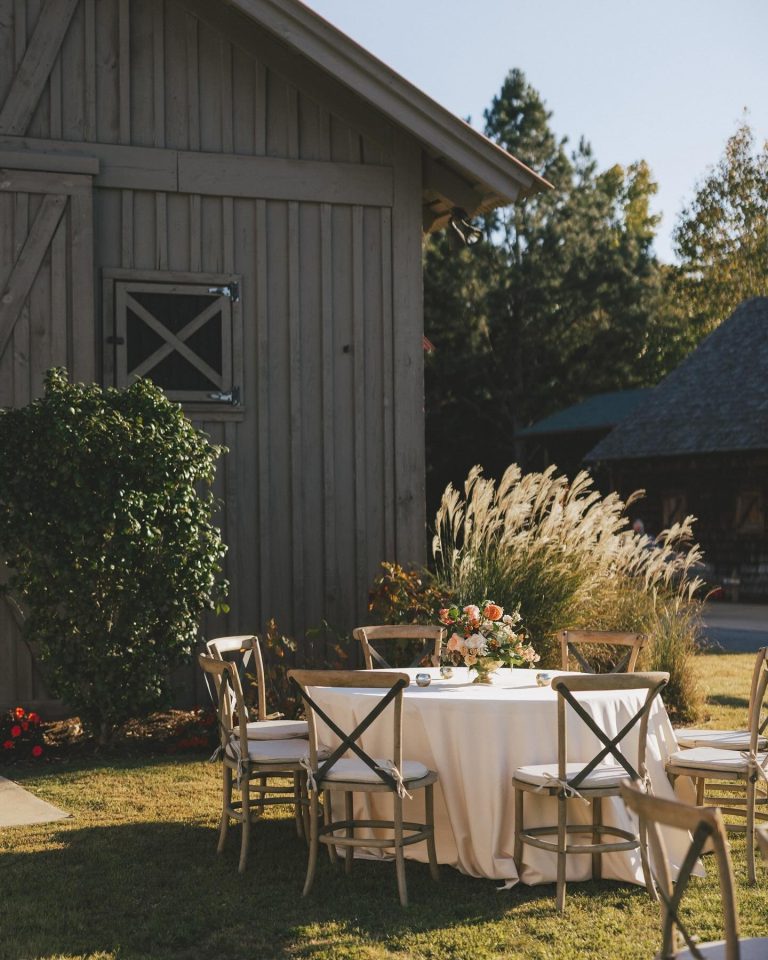 A Vibrant Fall Wedding: From Family Tunes To Pup-Crafted Cocktails ...