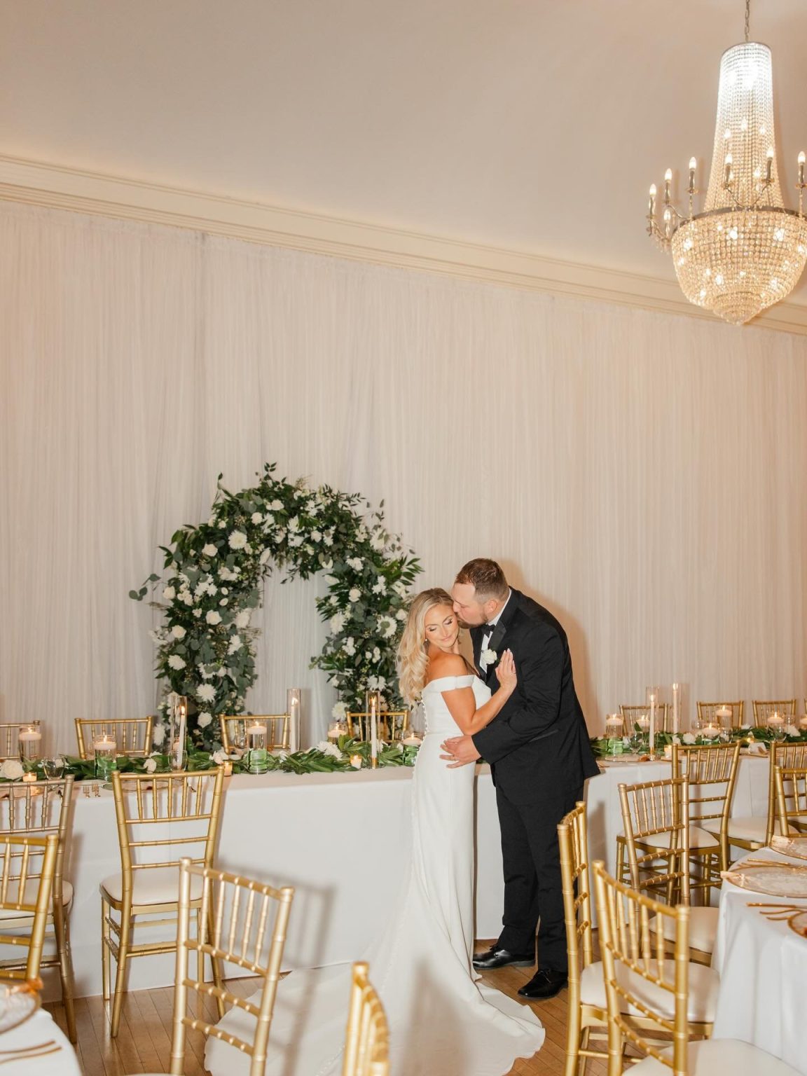 Alex & Drake’s Elevated Iowa Wedding - Wed Society® | Iowa - Wedding ...