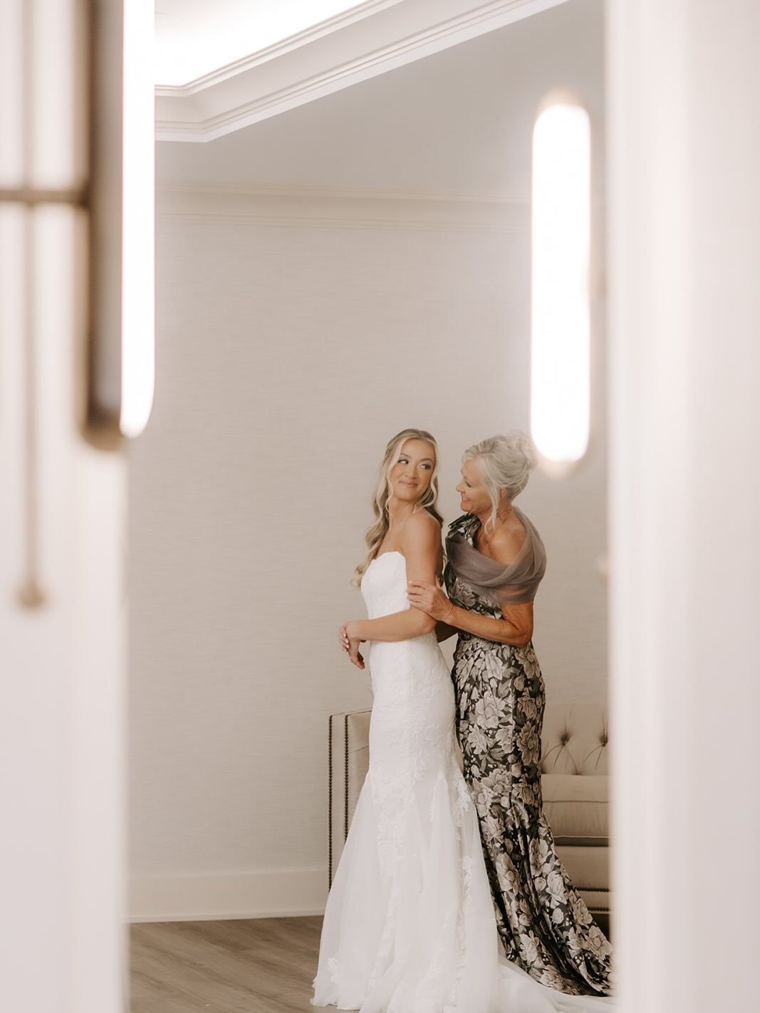 Timeless Elegance for Abby + Colton - Wed Society® | Iowa - Wedding ...