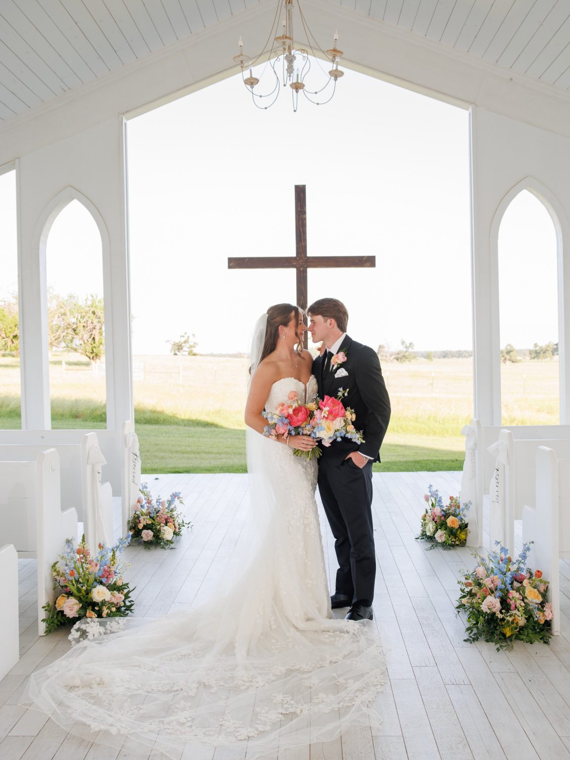 Brooklyn & Dylan’s Colorful Garden Wedding at Chandelier Farms - Wed ...